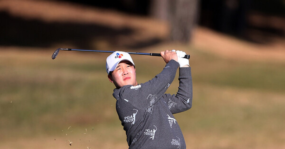 '상금1위' 김민규, 시즌 최종전 첫날 공동 2위로 시동 [KPGA LG시그니처]