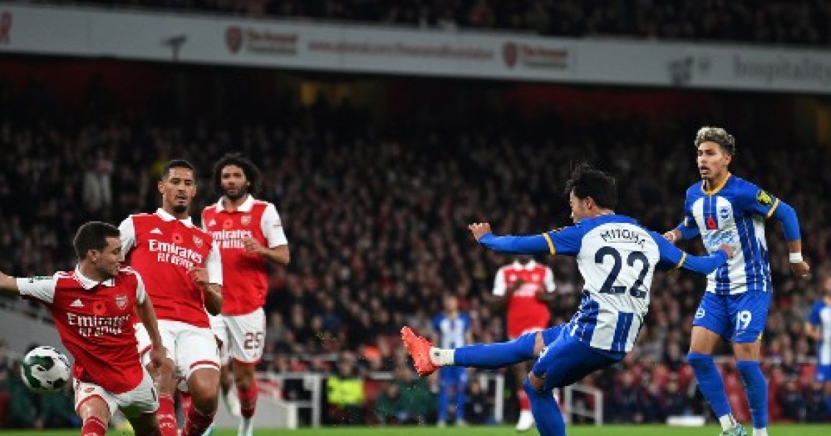 EPL 선두 아스날, EFL컵 32강서 브라이튼에 1-3 완패…미토마 역전 결승골
