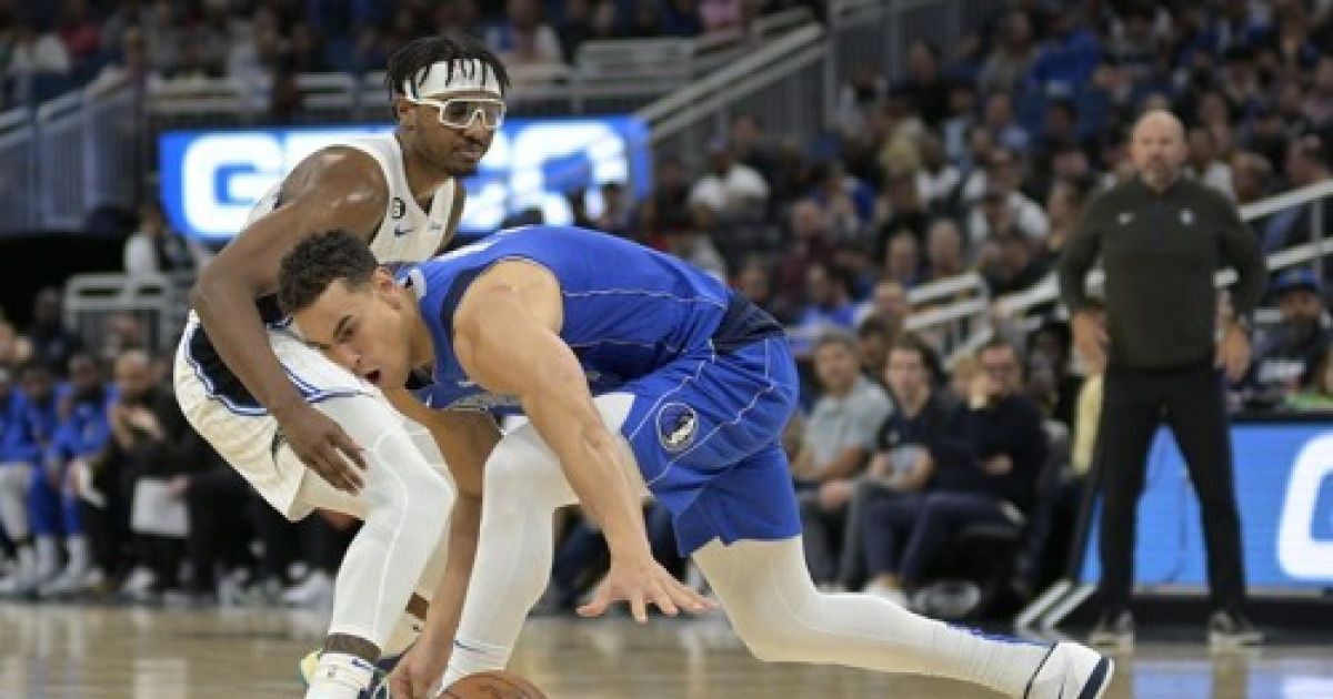 Mavericks Magic Basketball