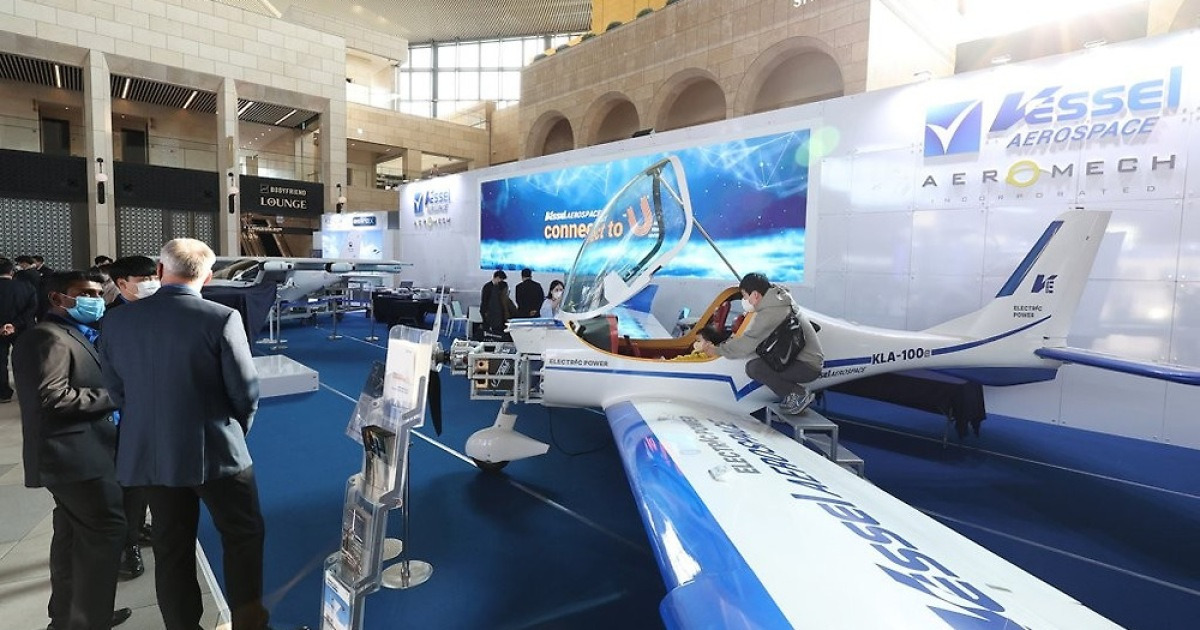 전시된 전기동력 항공기 KLA-100e