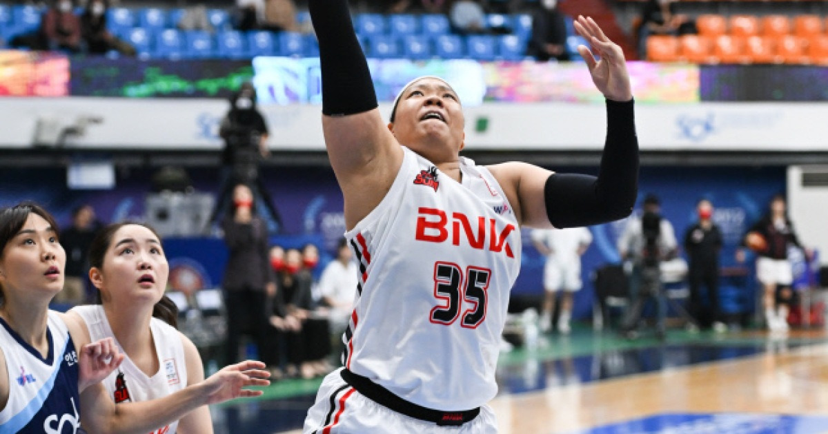 '김한별 30점' BNK, 신한은행 73-68 제압 '3연승' 질주...신한은 3연패 [SS 인천in]