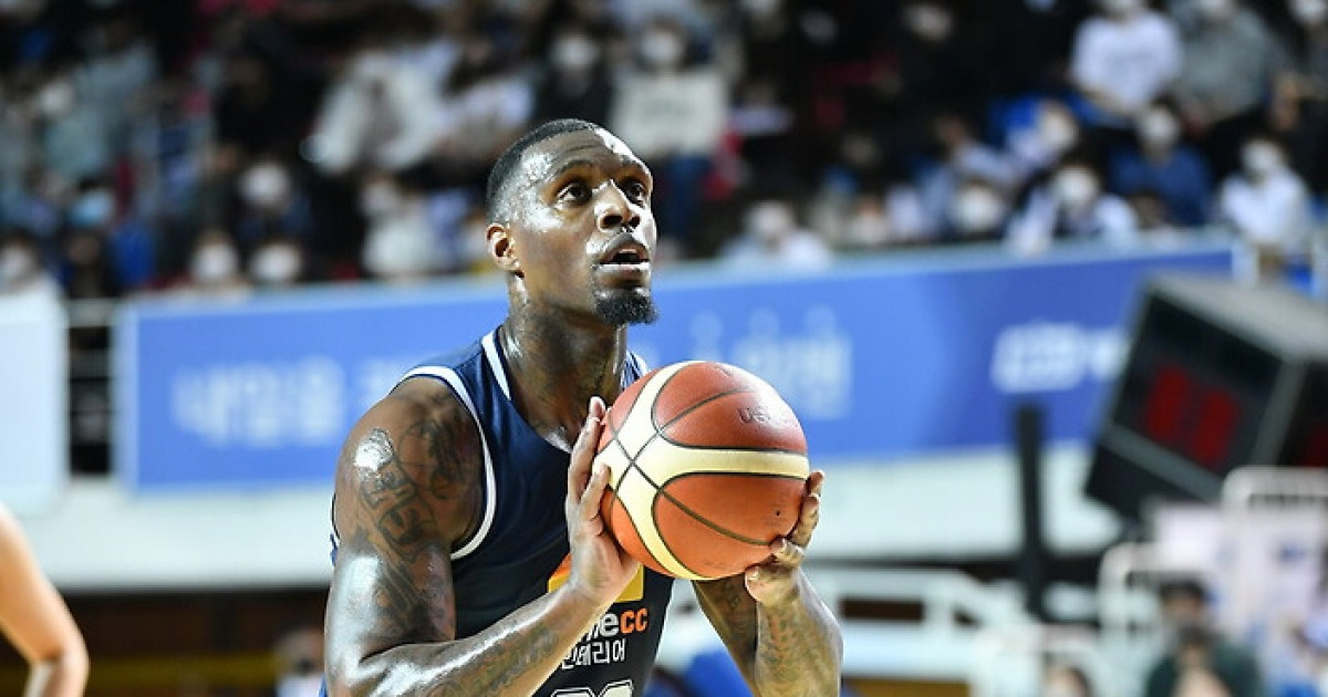 [BK 리뷰] ‘5명 두 자릿수 득점’ KCC, DB 꺾고 2라운드 첫 승 신고