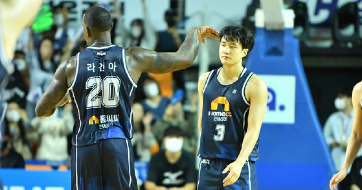 '라건아 21득점·21리바운드' KCC, DB 꺾고 단독 7위