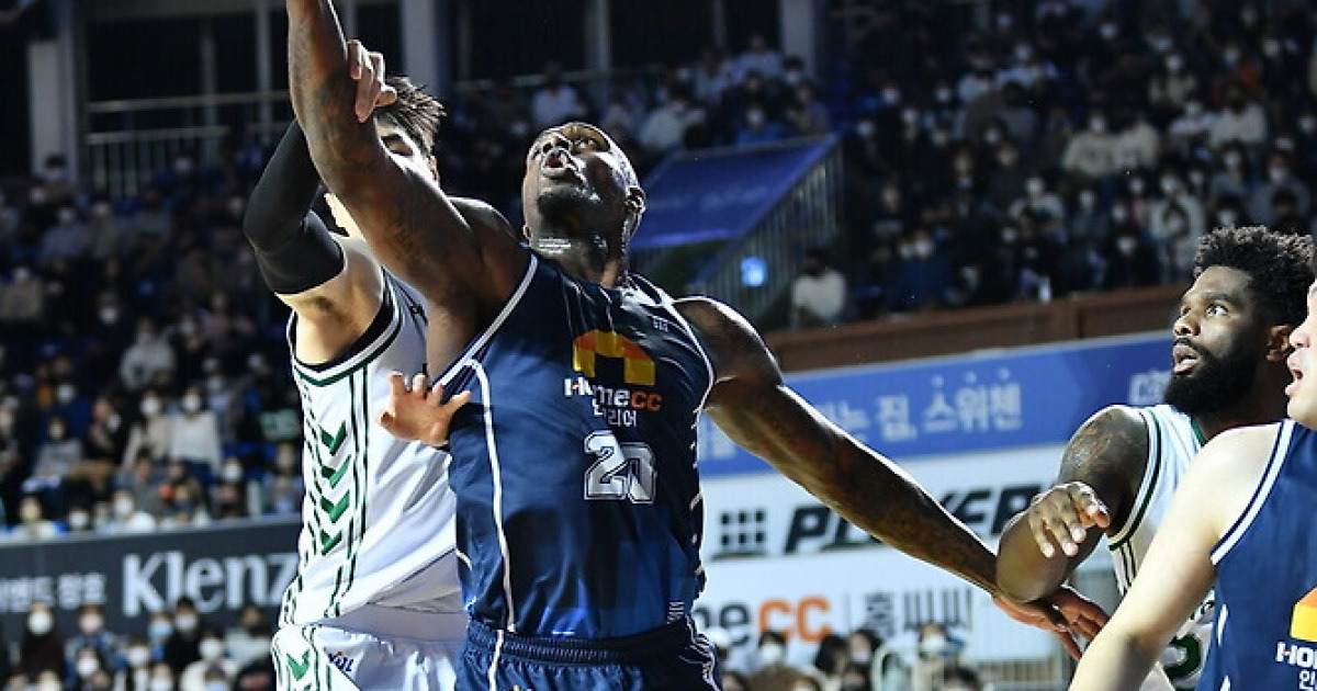 ‘라건아 21P 21R’ KCC, DB 꺾고 단독 7위