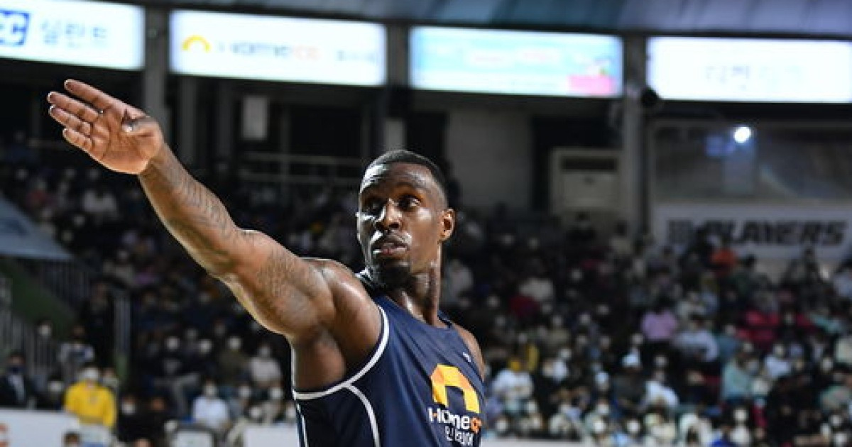 '라건아 21점-21리바운드' KCC, DB 꺾고 반전 기회 마련