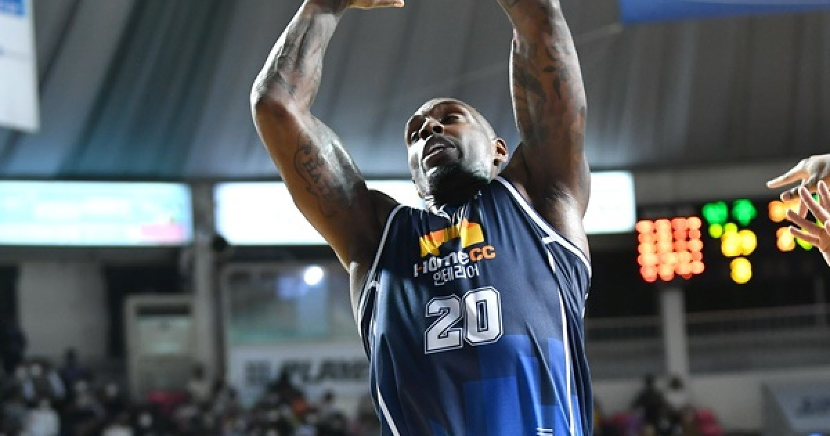 '라건아 더블-더블' KCC, DB 꺾고 단독 7위 도약