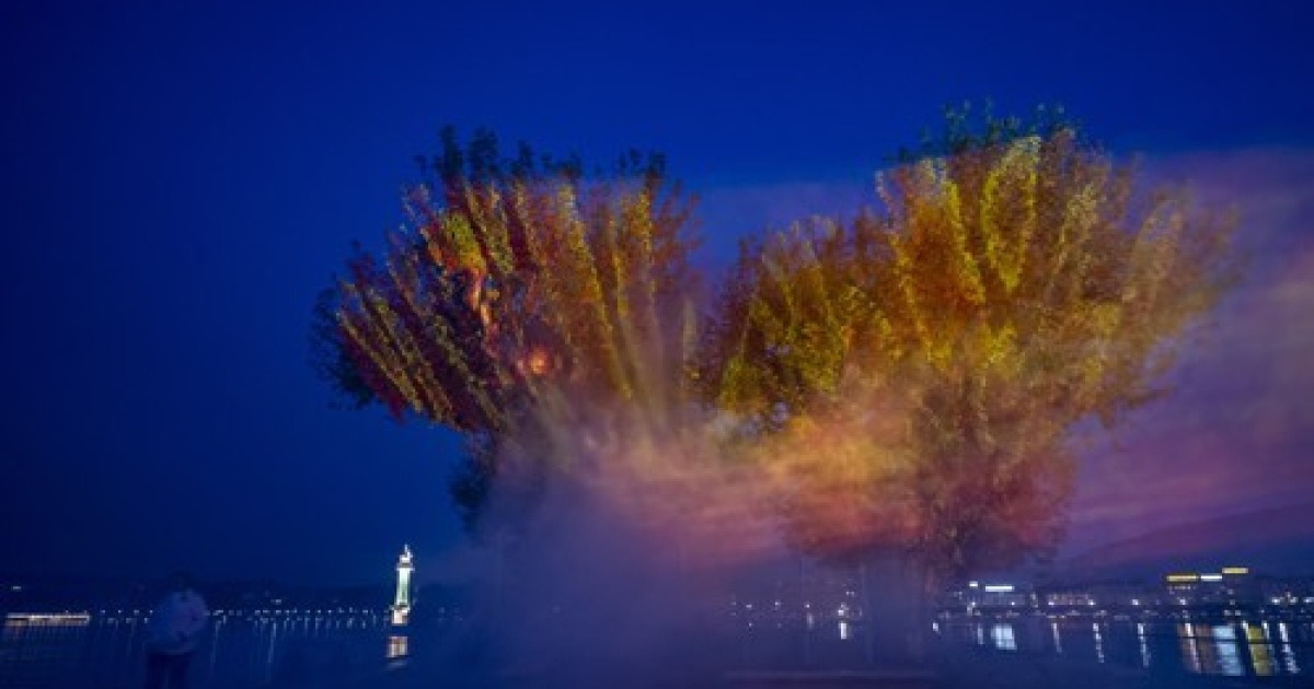 epaselect SWITZERLAND LIGHT SHOW CLIMATE CHANGE COP27