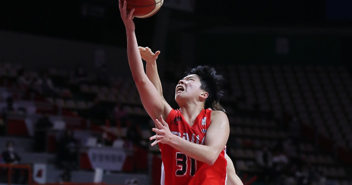 BNK 진안, 돌파 후 골밑슛