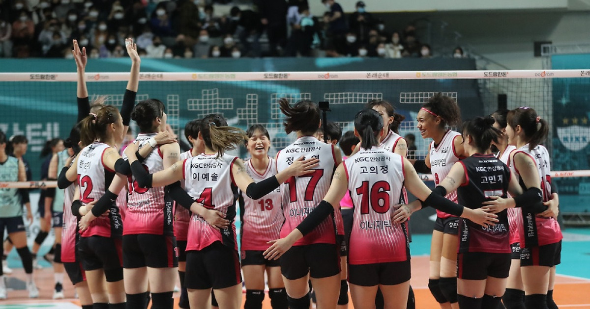 승리의 기쁨 만끽하는 KGC