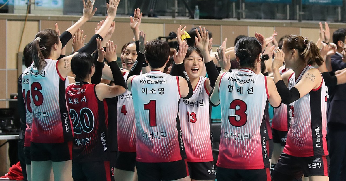 '엘리자벳 25점' KGC인삼공사, GS칼텍스에 셧아웃 승…한국전력 3위 등극(종합)