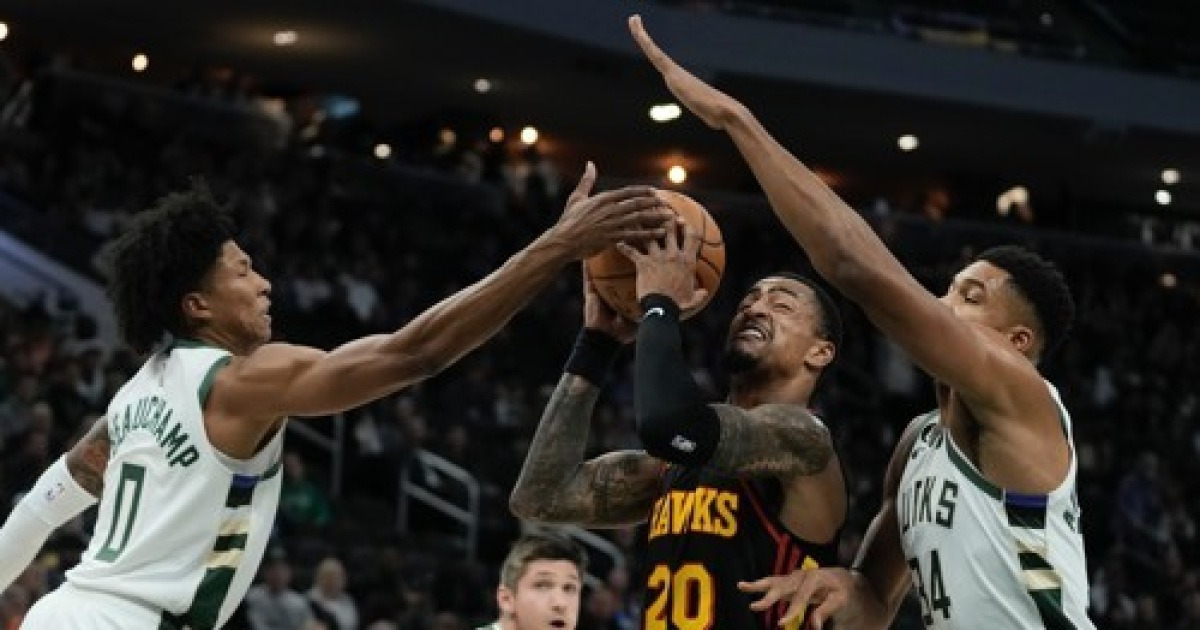 Hawks Bucks Basketball