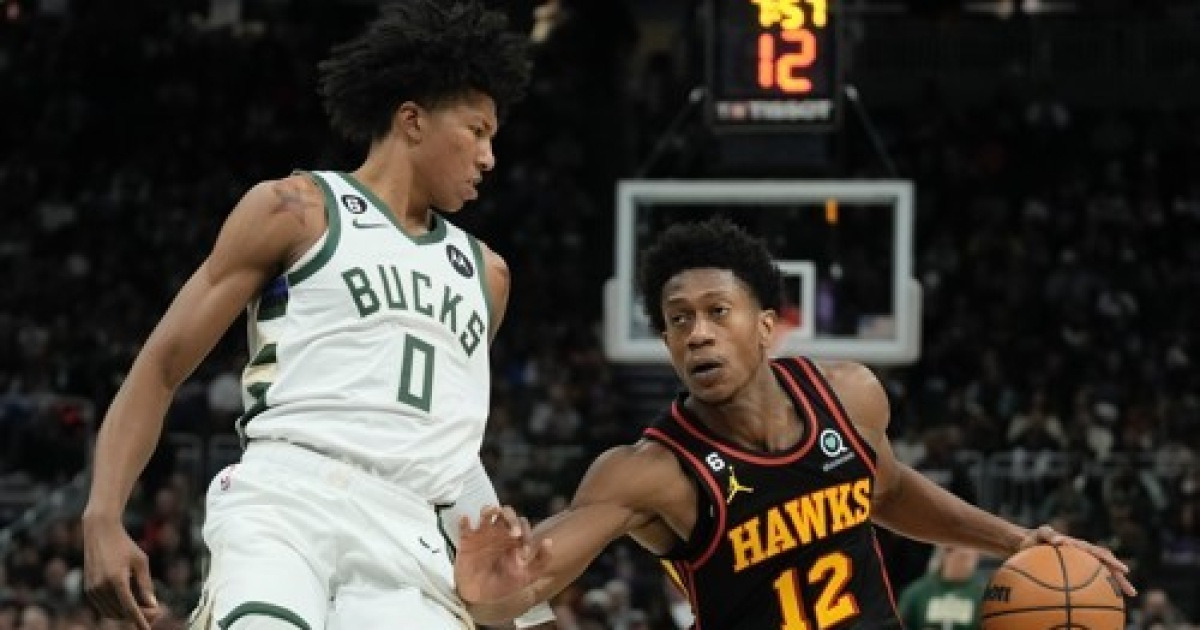 Hawks Bucks Basketball