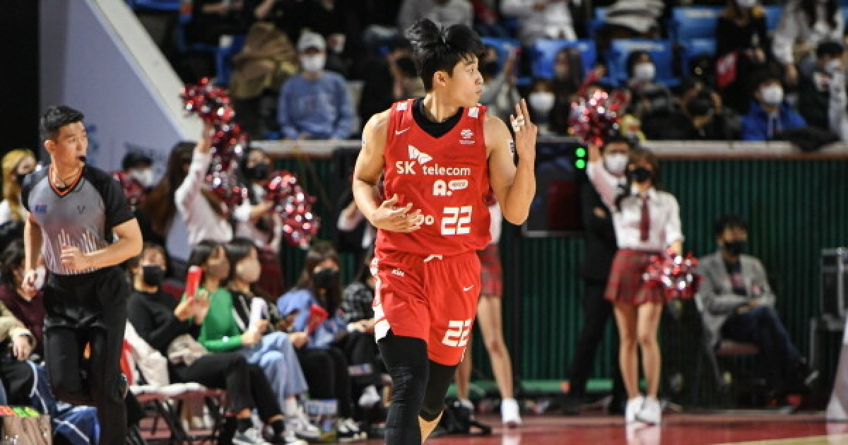 [BK 리뷰] '오재현, 김선형 만점 활약' SK, KCC에 접전 끝 승리... 시즌 첫 2연승 성공