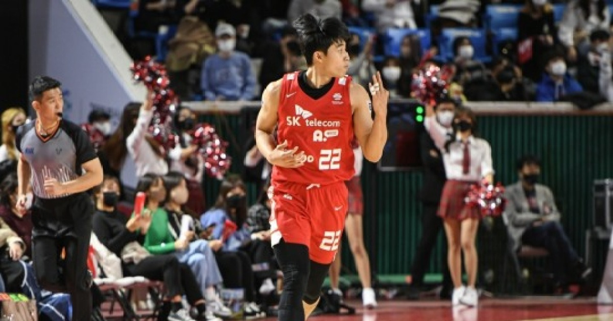 '오재현 3점 5방' 프로농구 SK, KCC 10점 차 제압…맞대결 7연승