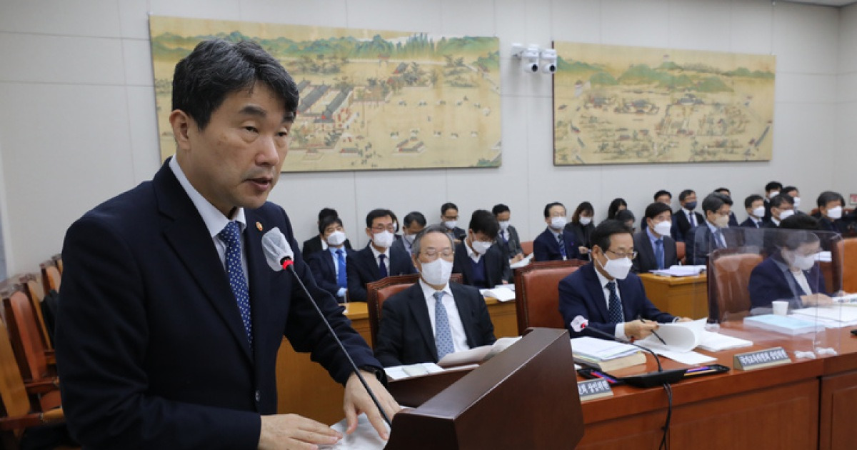 역사 교과 자유 민주주의 논쟁…與 헌법 자유 강조 野 국힘 강령