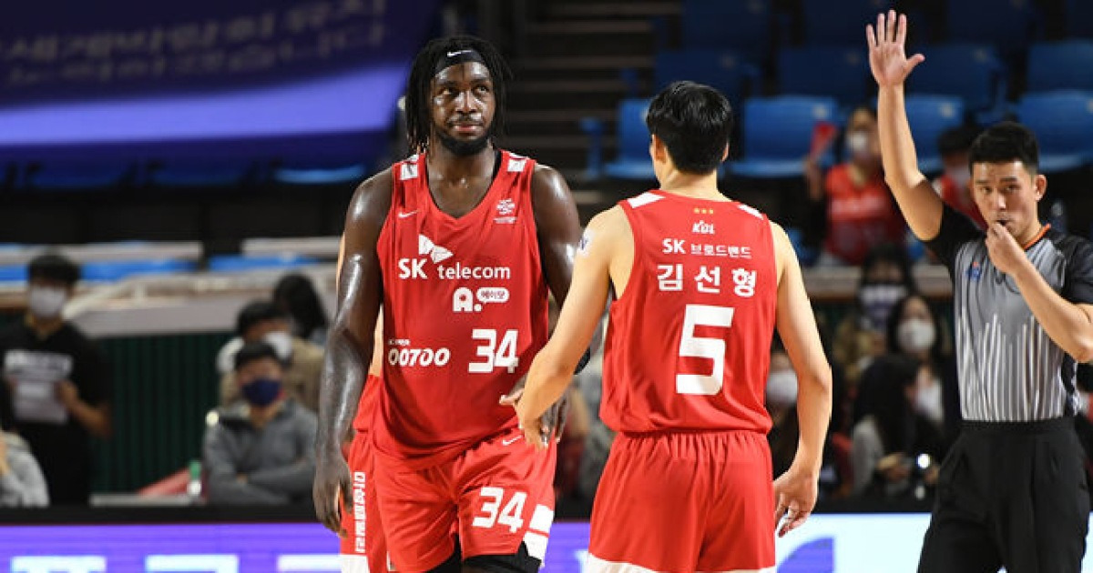 '워니 4Q폭발' SK, KCC 꺾고 홈 첫 승 [오!쎈현장]