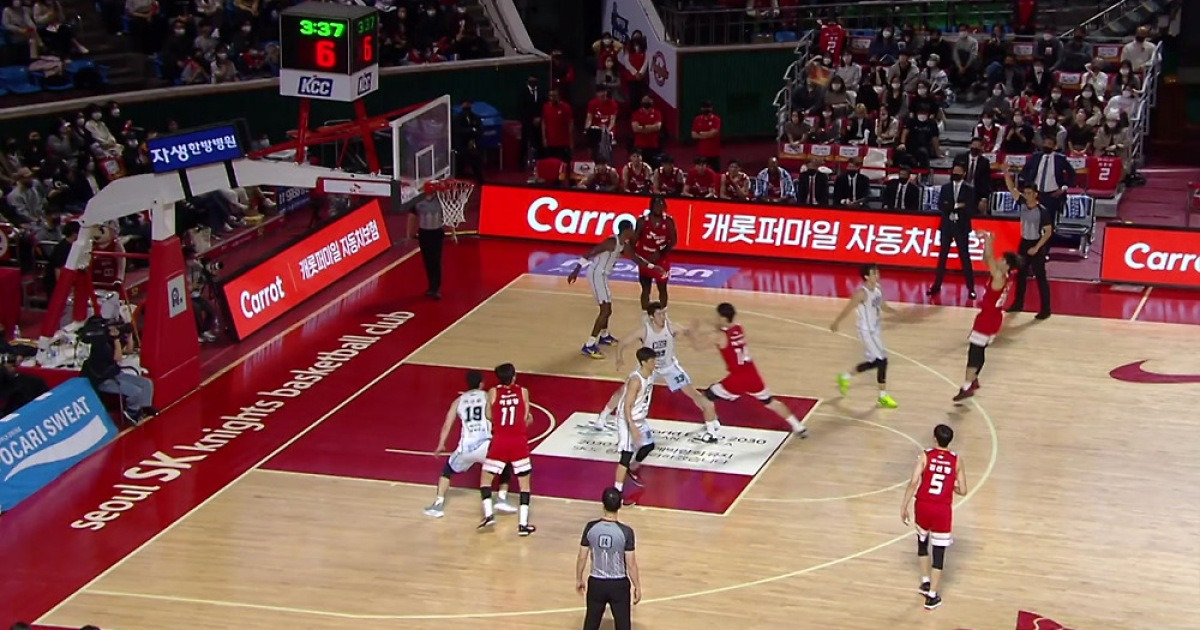 '오재현 3점 5개' SK, KCC 10점 차 제압...맞대결 7연승
