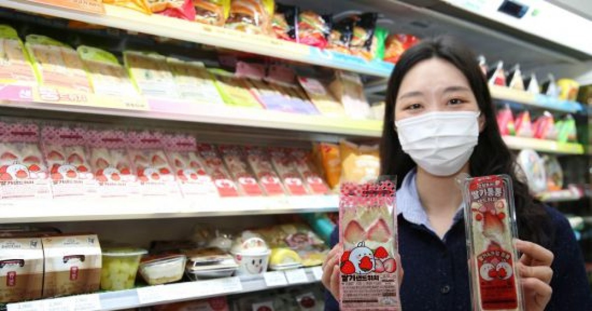 GS25 "딸기샌드위치 하루 예약물량 400개 연일 완판"