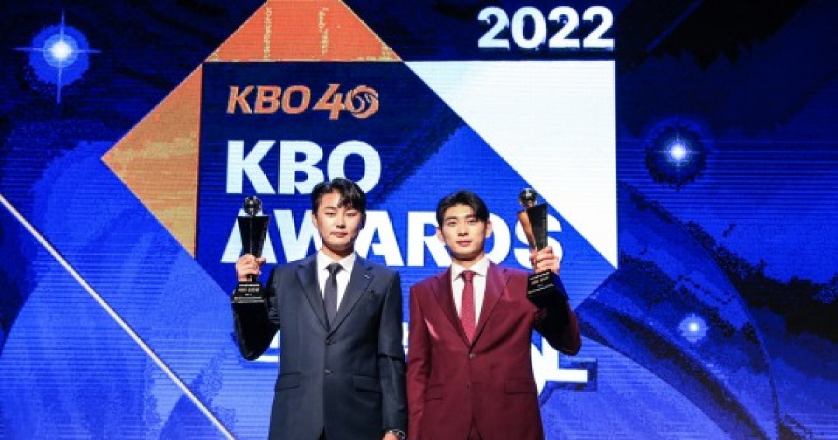 '2022 KBO 별중의 별' 이정후, 세계 최초 부자 MVP 영예…정철원은 두산선수로 10년만에 신인왕 수상