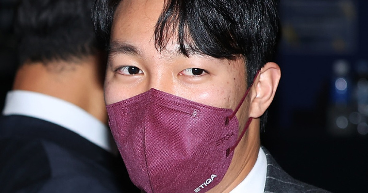 [포토S] KBO 시상식 참석한 안우진