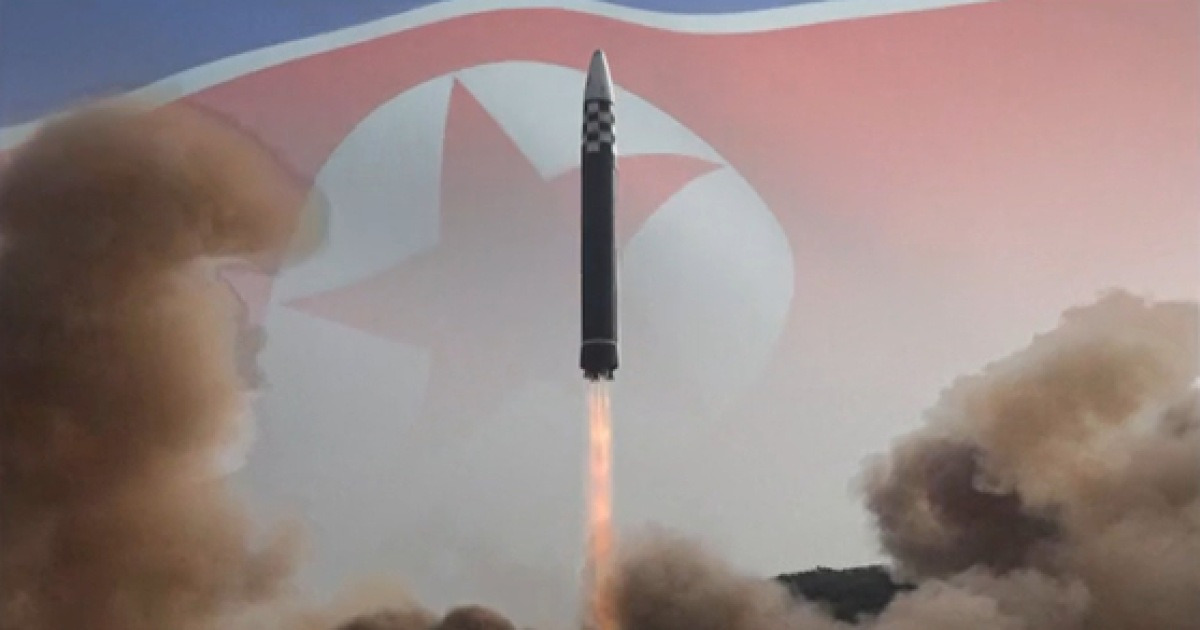 합참 "북 ICBM 발사…비행거리 1000㎞·고도 6100㎞·마하22"