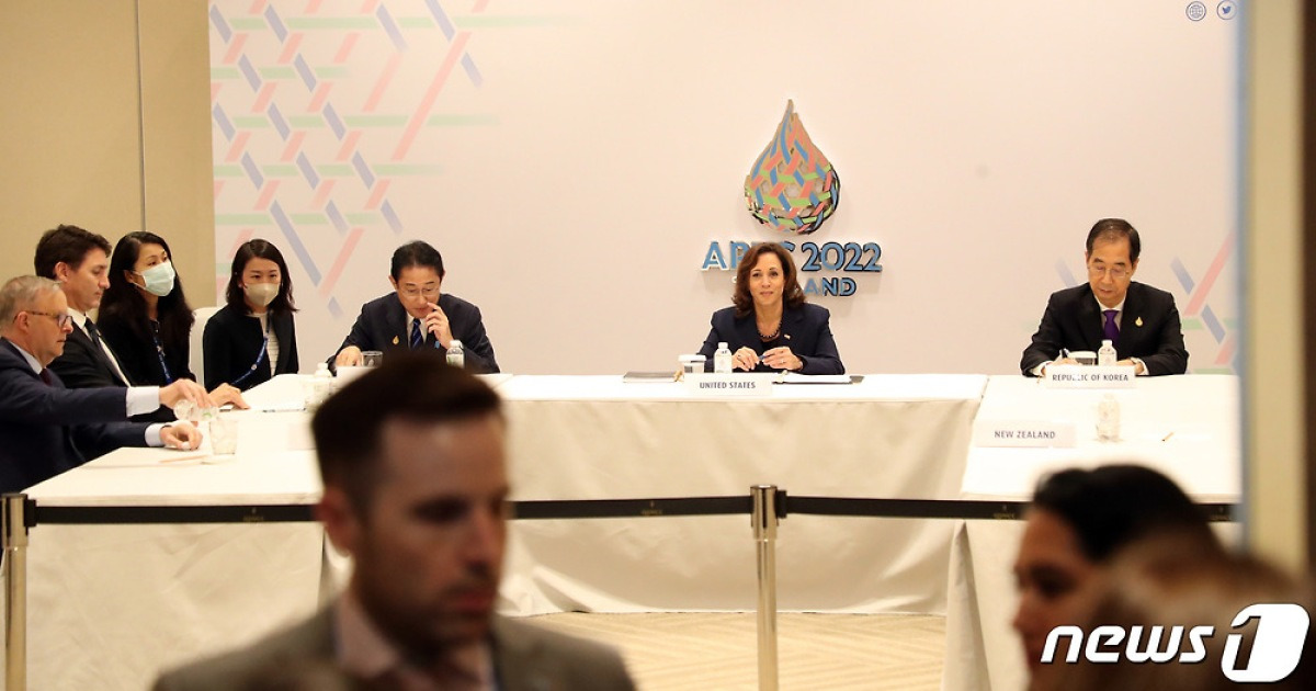 APEC 6개국 정상 긴급으로 북한 ICBM 발사 규탄