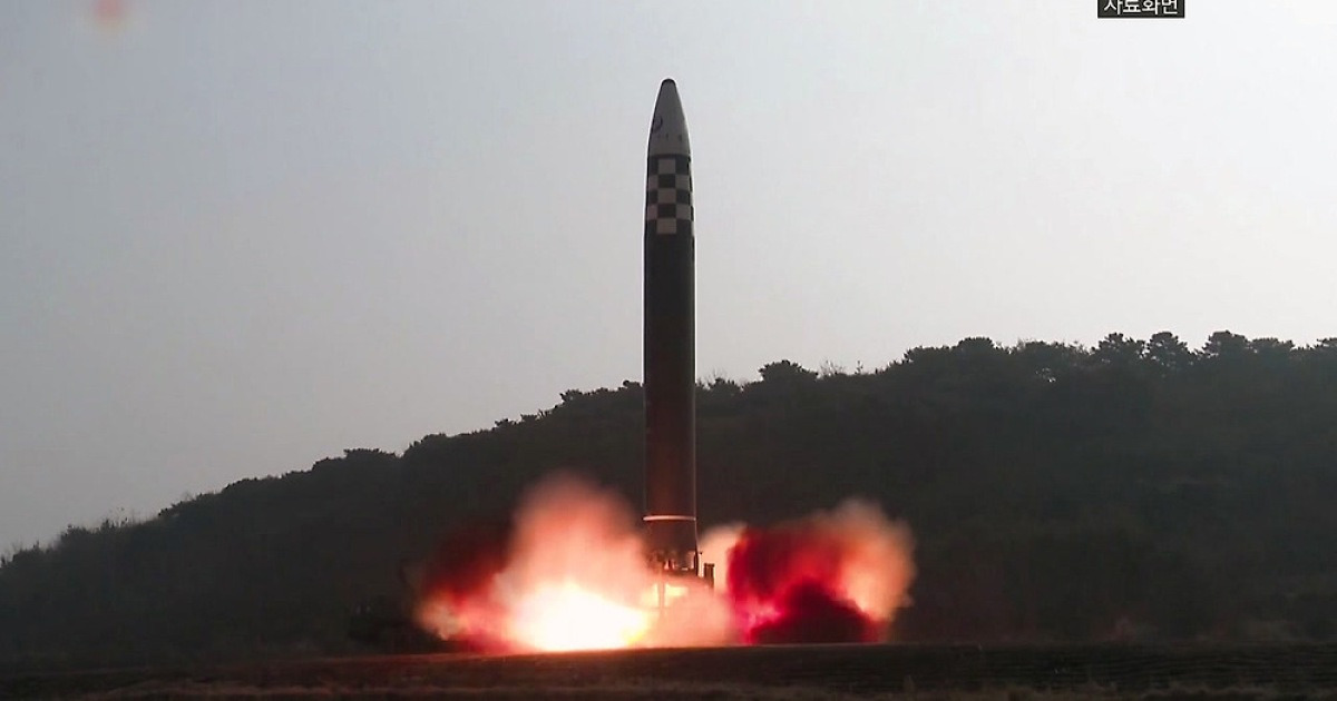 北, 동해 상에 ICBM 발사...'확장억제 강화' 반발