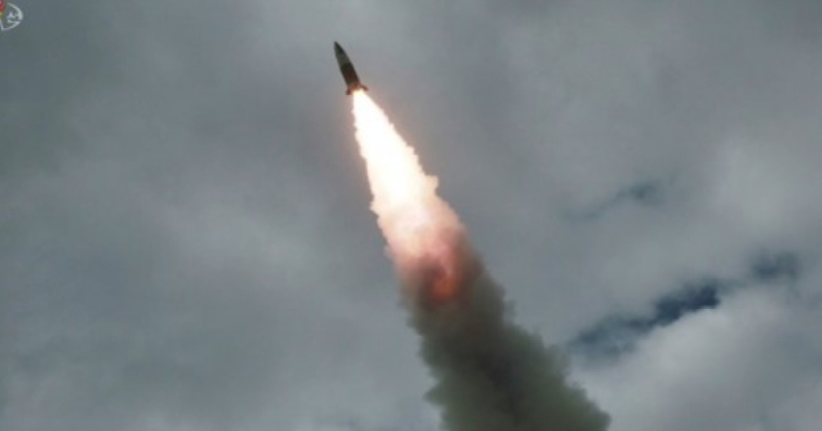 北, ICBM 추정 장거리미사일 발사…일본 EEZ 내 낙하한 듯