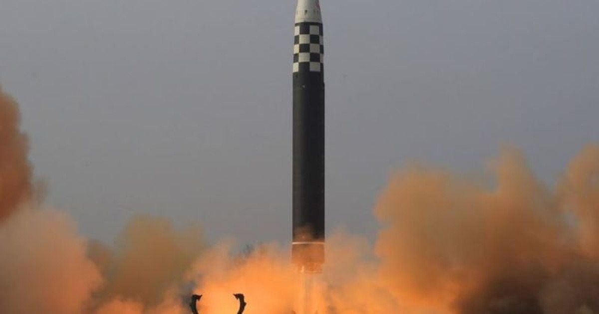 "북 발사 ICBM, 비행 1천km·고도 6천100km"…일본 EEZ 내 낙하