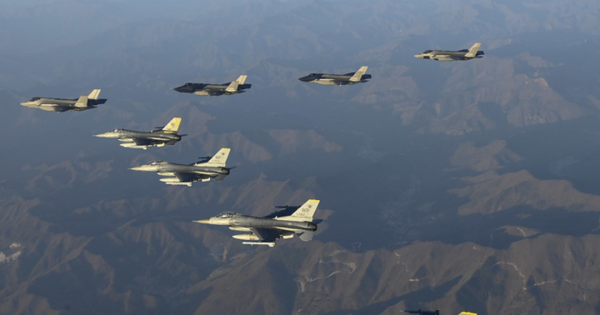 한미, 北 ICBM 도발에 F-35A 스텔스기 출격…발사대 타격 훈련