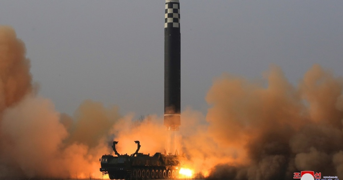 "북, ICBM 발사…비행 1000km·고도 6100km, 속도 마하 22"