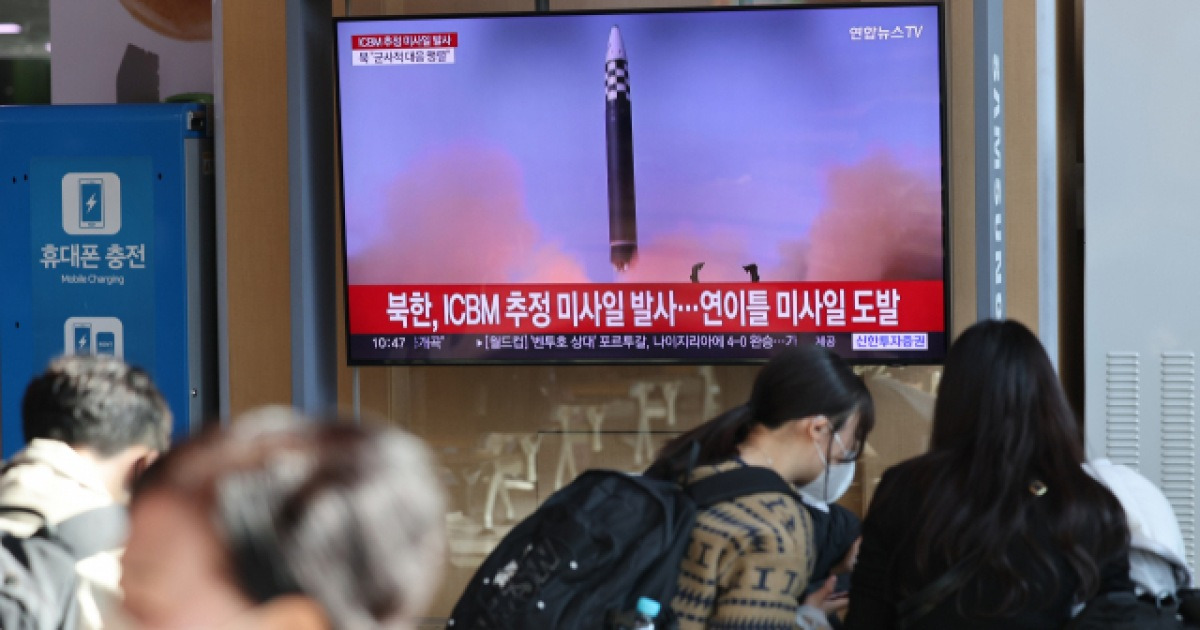 軍 "北, ICBM 발사···비행 1000km, 고도 6100km, 속도 마하 22"