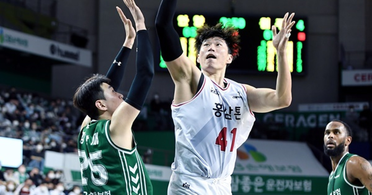 '아반도+오세근 40득점' KGC, DB 꺾고 단독 선두 복귀