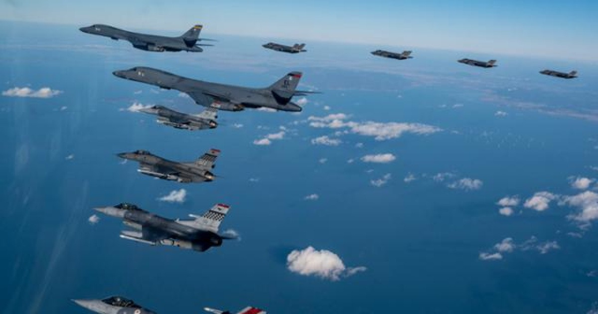 美 '죽음의 백조' B-1B 한반도 재전개… 북한 ICBM 도발 대응