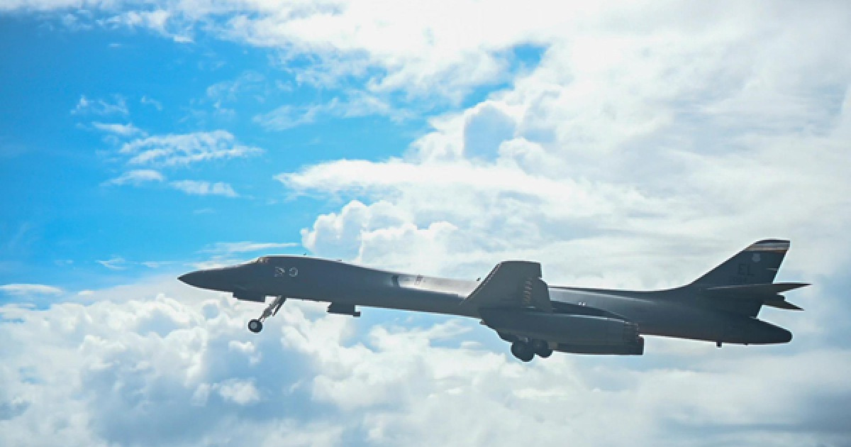 미·일, 북 ICBM 발사 대응 'B-1B 폭격기' 동원 공중훈련