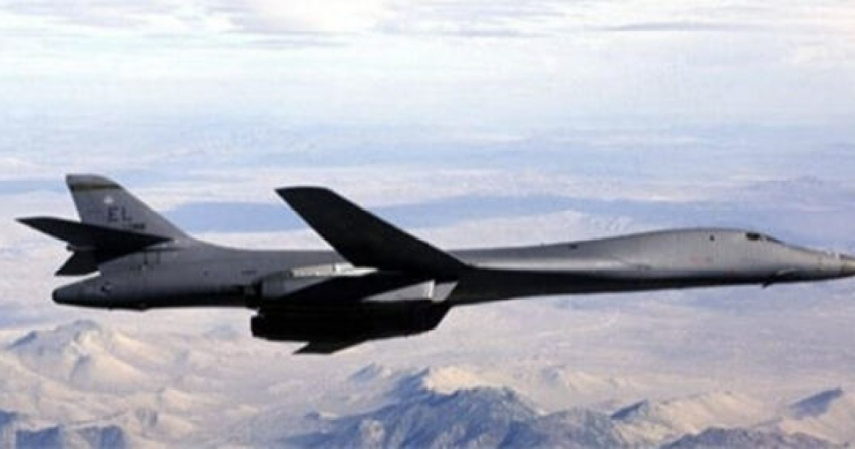 [속보] 美전략폭격기 B-1B 한반도 재전개… 北 ICBM 도발 대응