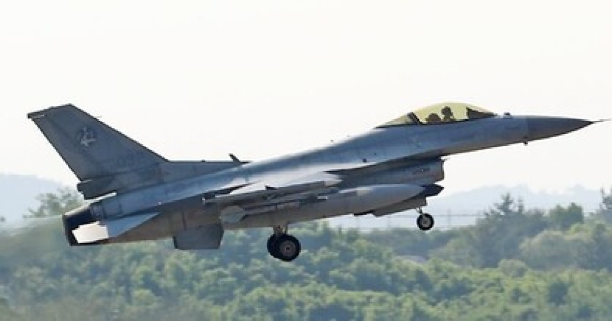 강원서 공군 KF-16 1대 엔진이상 추락…조종사 비상탈출