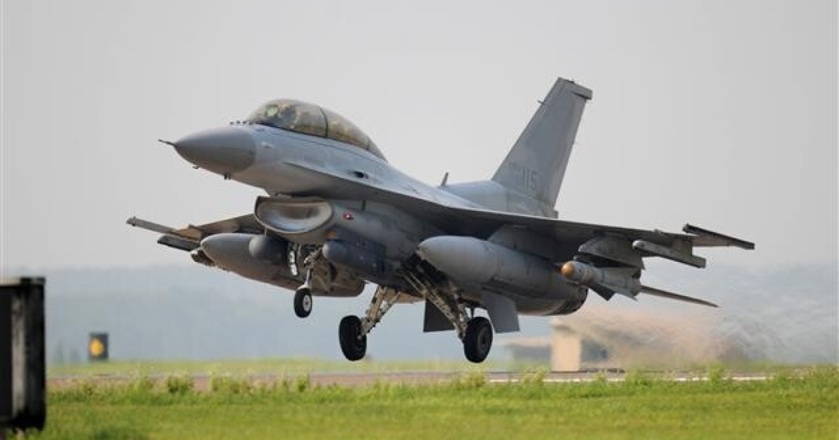 KF-16C 전투기, 양평 야산에 추락…조종사 비상탈출