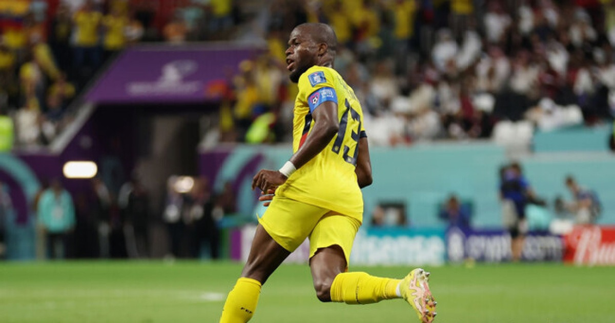 [442.live] ‘발렌시아 2골!’ 에콰도르, ‘수비 붕괴’ 개최국 카타르에 2-0 (전반 종료)