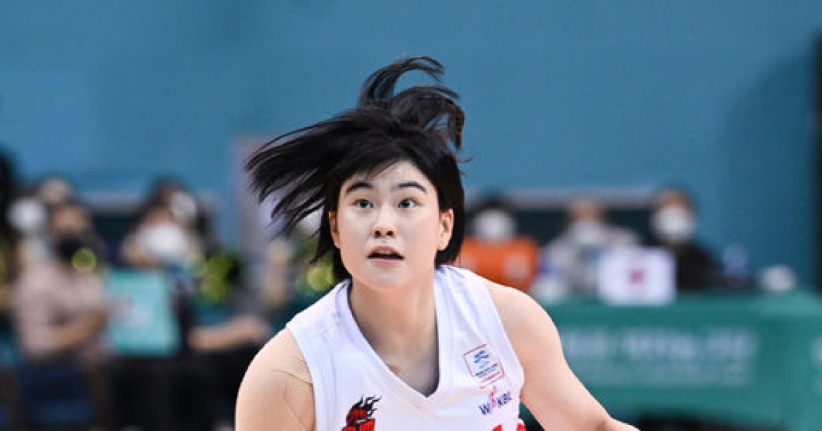 '이소희 24점-김한별 더블 더블' BNK, 파죽의 6연승...단독 1위 질주