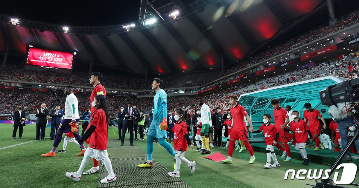 [월드컵] 카타르를 상암처럼…KFA 아나운서가 한국어로 태극전사 소개