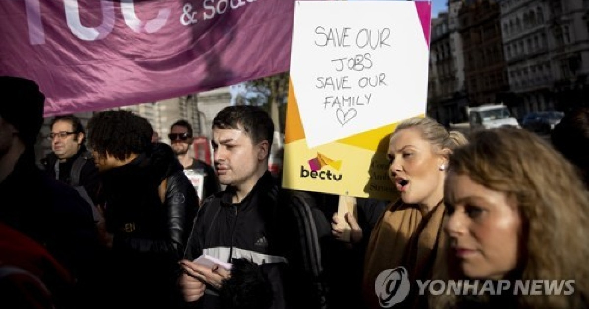 BRITAIN ARTS PROTEST