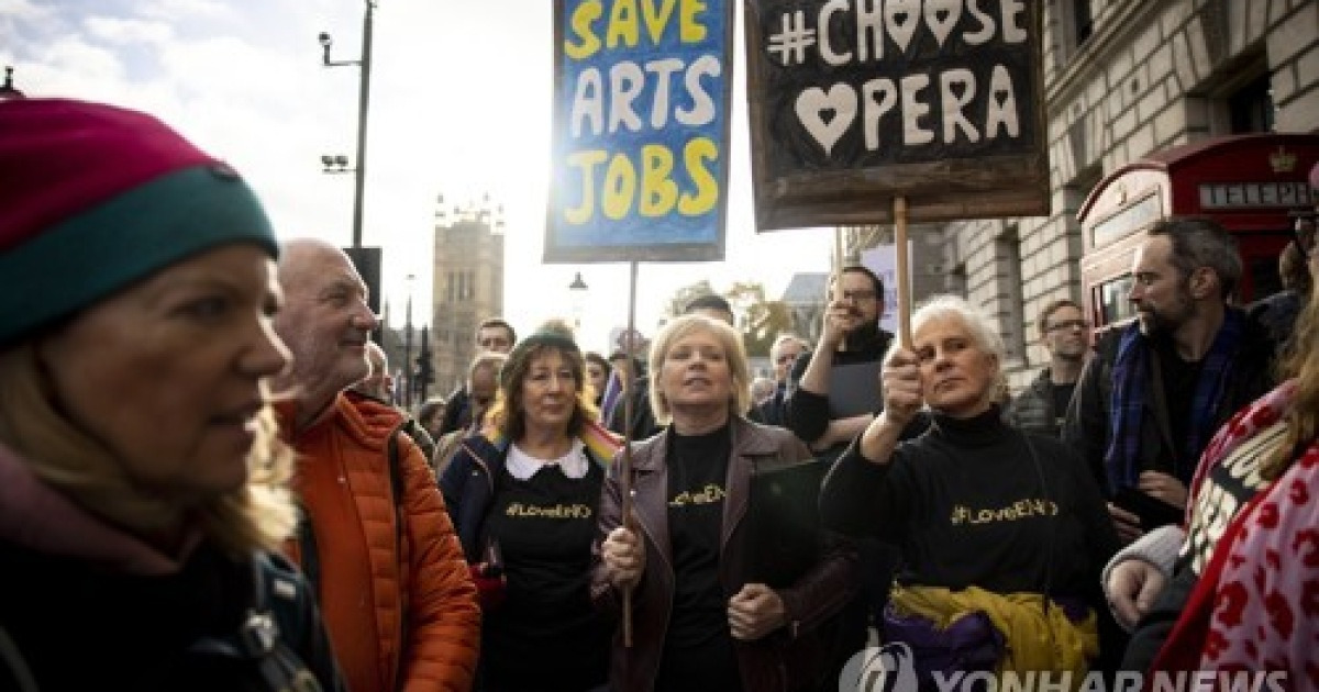 BRITAIN ARTS PROTEST