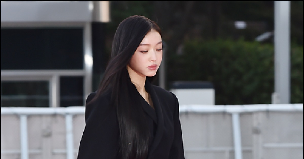 오마이걸 유아 레드카펫 위 블랙 각선미 [md포토]