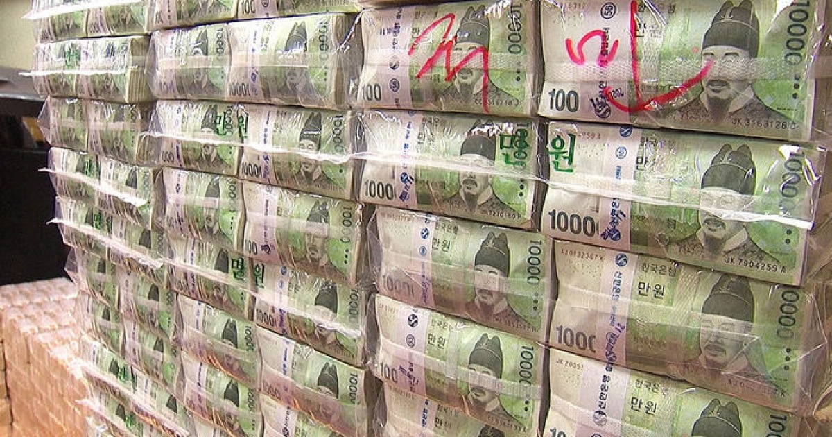 KDI "2060년 국가채무비율 145%…부가세 · 소득세 올려야"