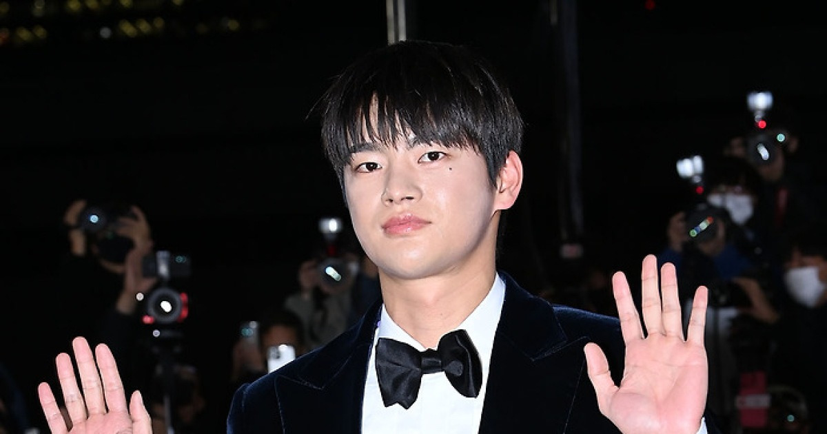 서인국 '포즈는 손 인사'[엑's HD포토]