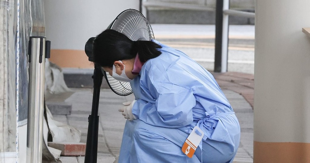 부산 2983명 코로나19 신규 확진…사망자 2명