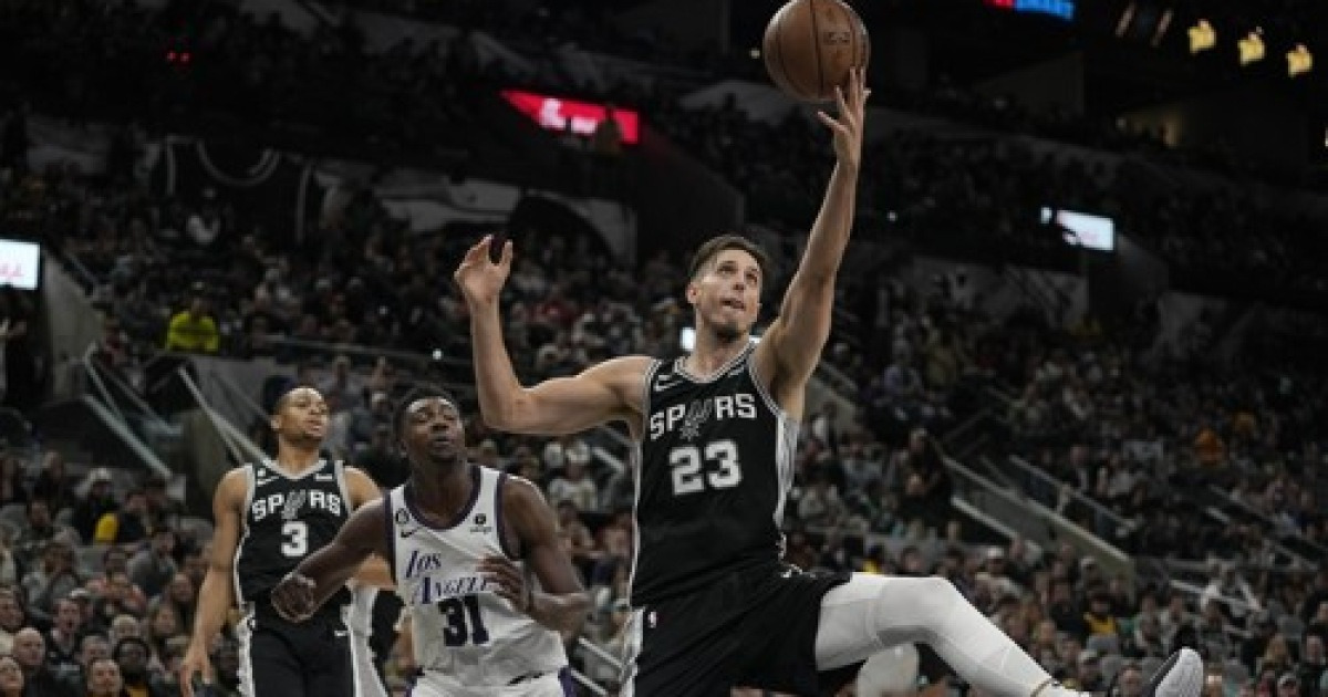 Lakers Sprus Basketball