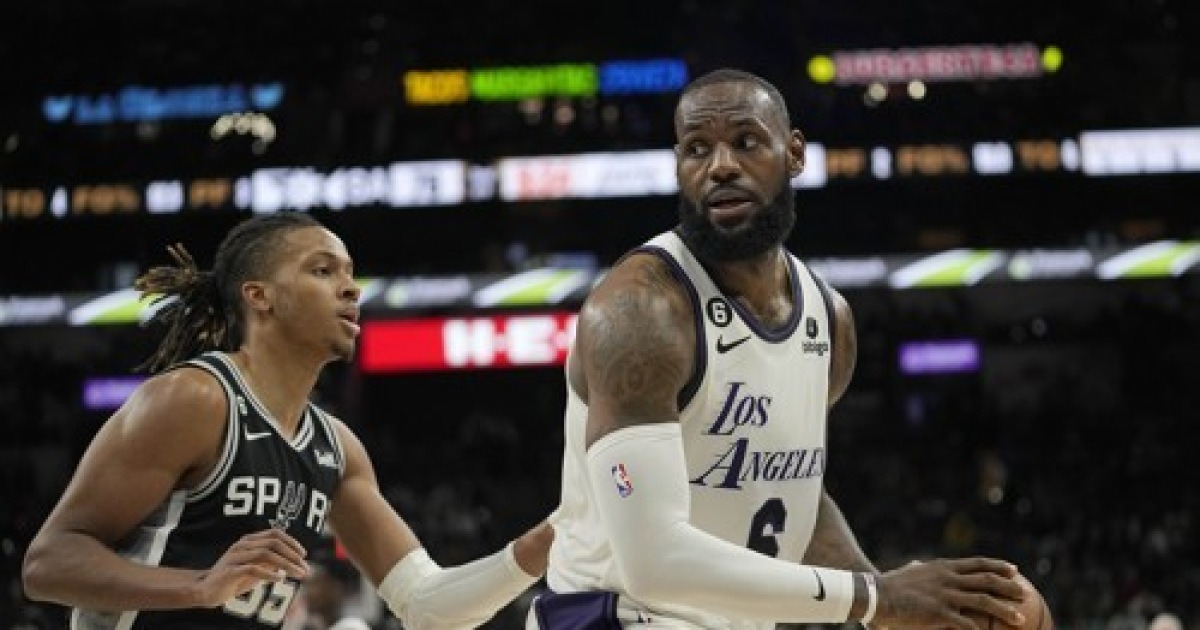 Lakers Sprus Basketball