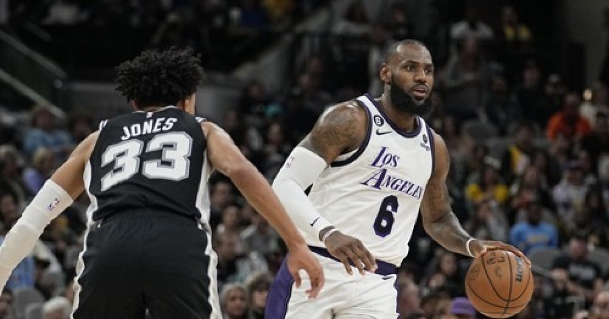 Lakers Sprus Basketball